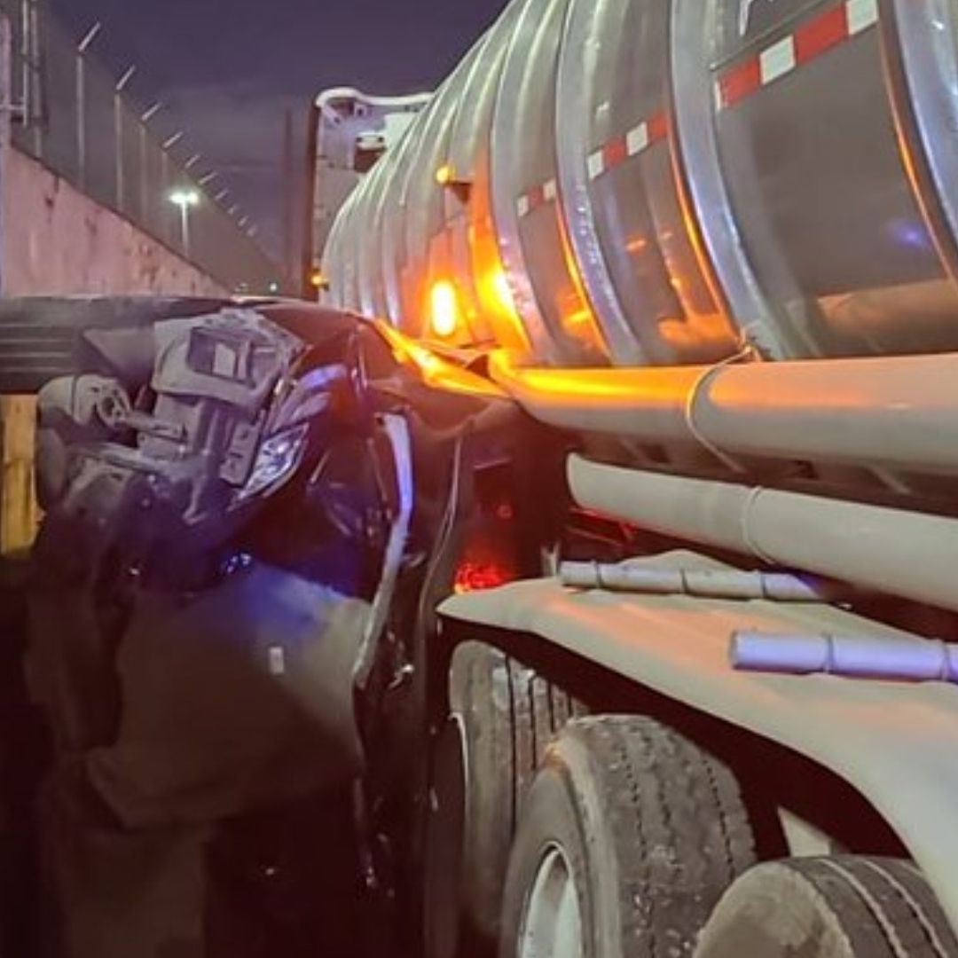 Accidente en Iztapalapa Hoy: Pipa Aplasta Auto contra Muro de ...