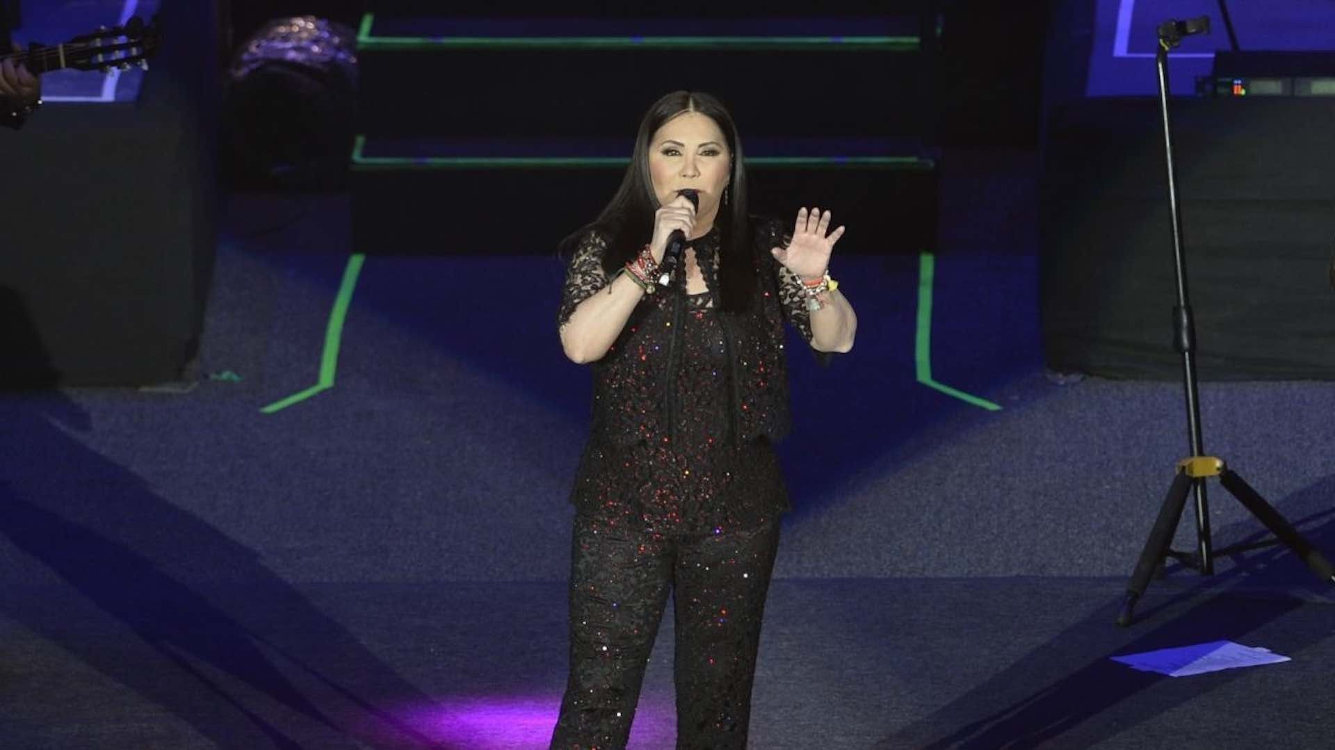 Regaño de Ana Gabriel a Asistente en plena Transmisión En Vivo Se ...