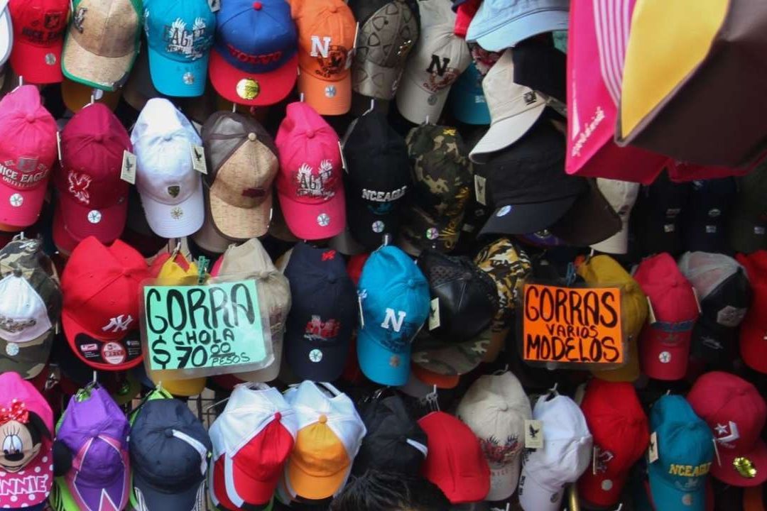 CDMX: Este es el Tianguis de Gorras de Lujo desde 200 Pesos
