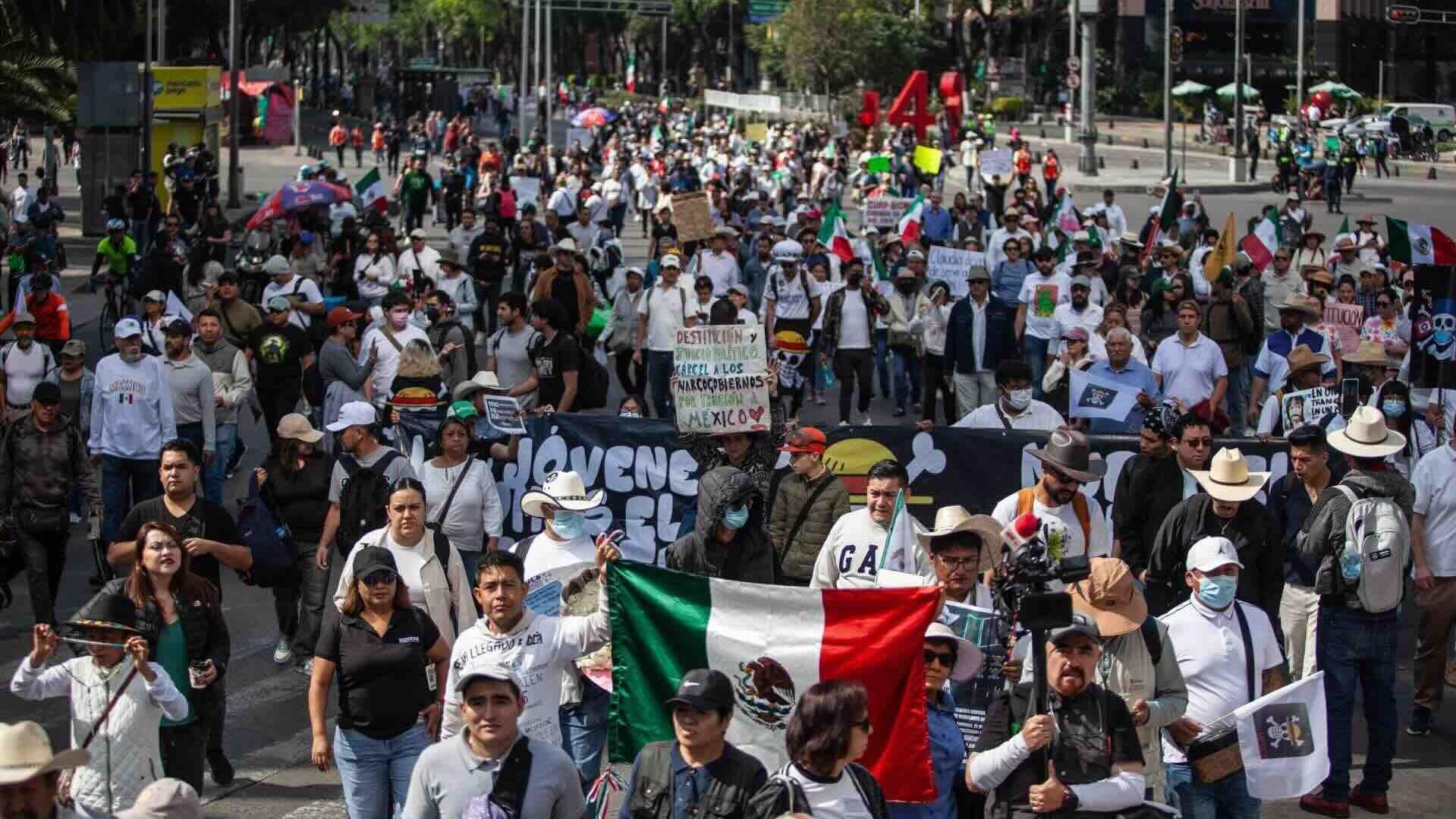 Manifestantes Marchan del Ángel de la Independencia al Palacio de ...