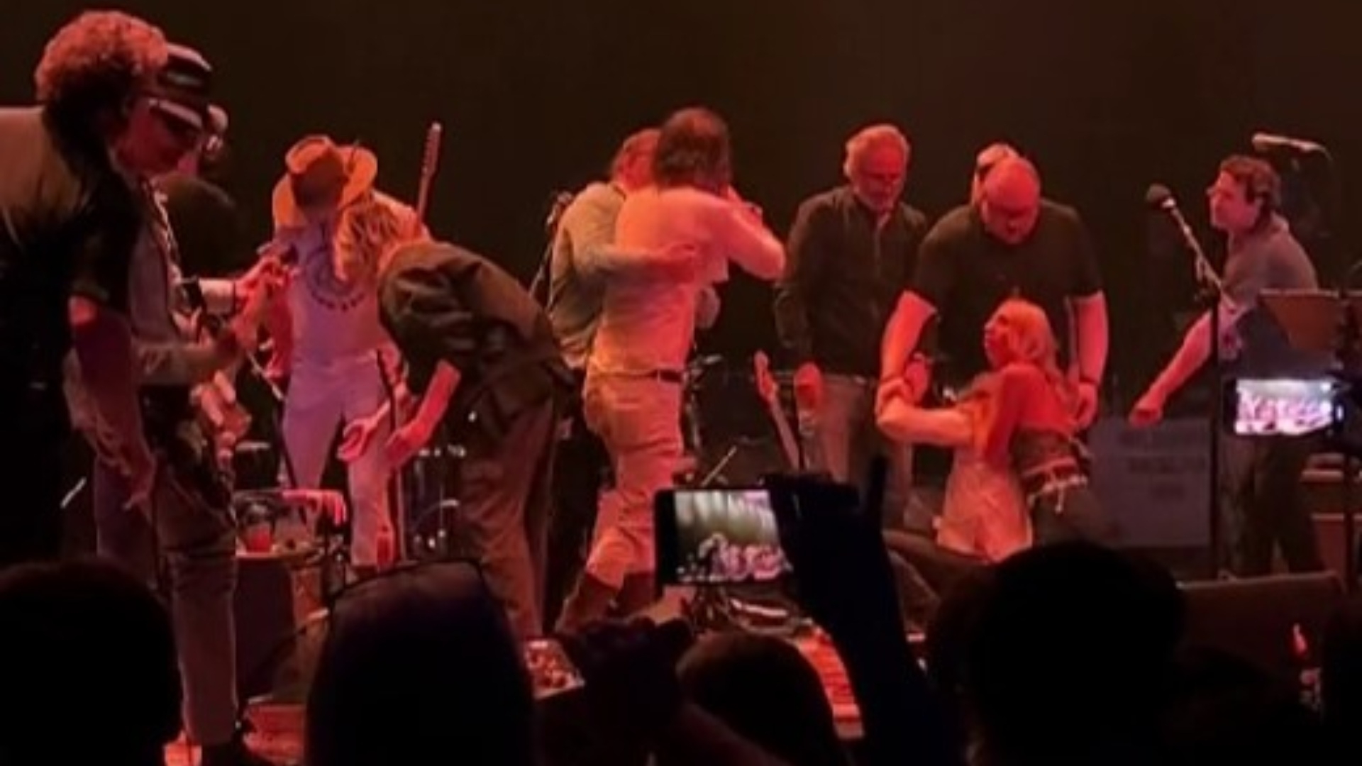 Integrantes de 'The Brian Jonestown Massacre' se Agarran a Golpes en ...