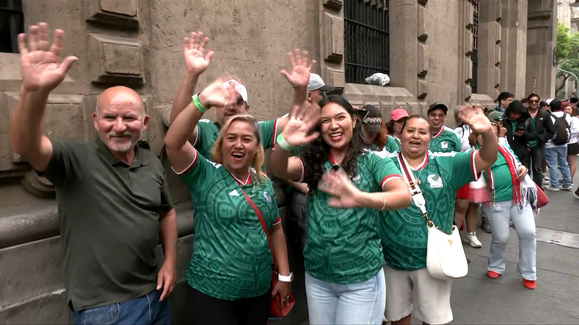 Zócalo Vibra con Festival Futbolero en el Zócalo de CDMX | N+ FORO Tv ...