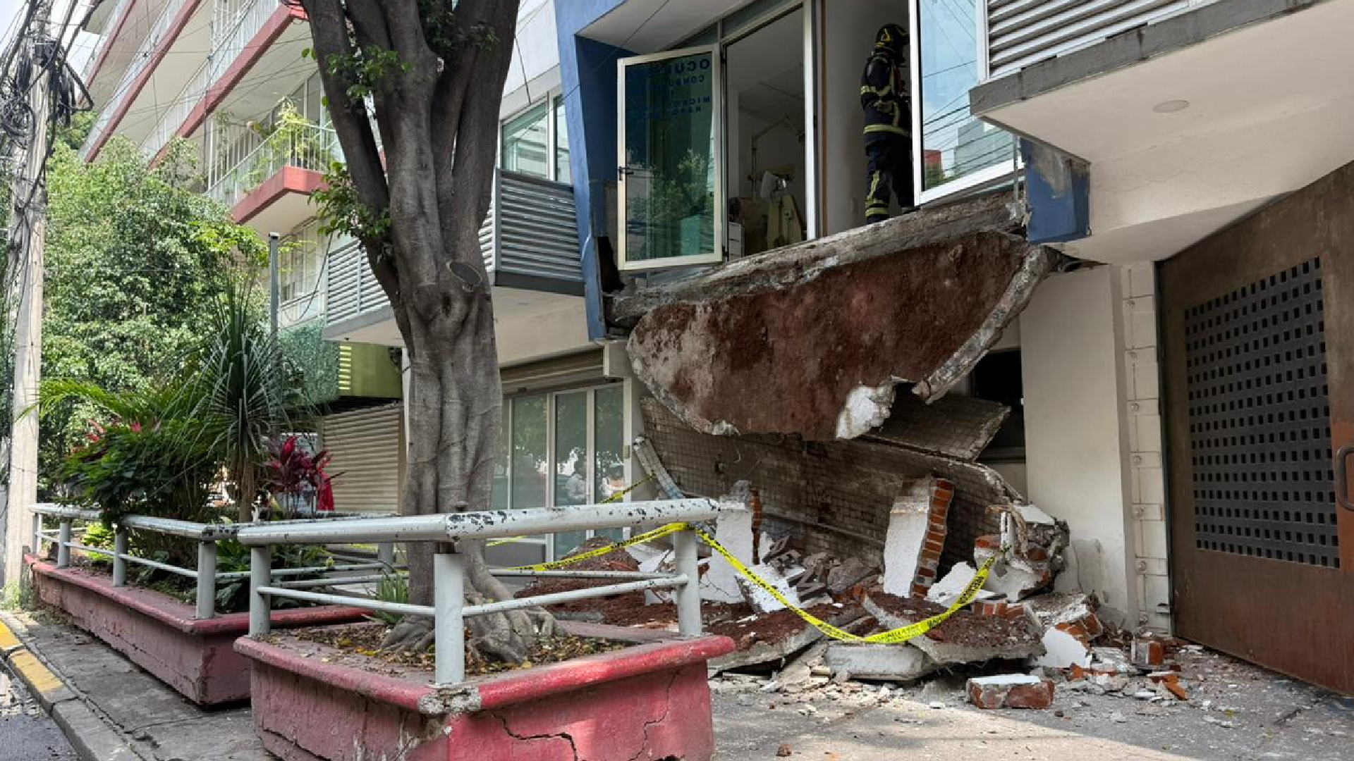 Colapsa Balcón de un Edificio en la Colonia Hipódromo, Alcaldía Cuauhtémoc