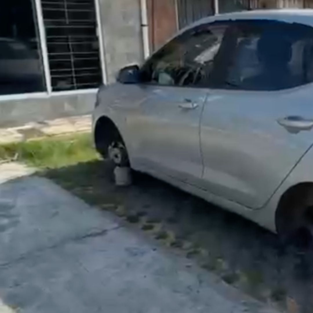 Ladrones dejan autos sin llantas en fraccionamiento de Veracruz