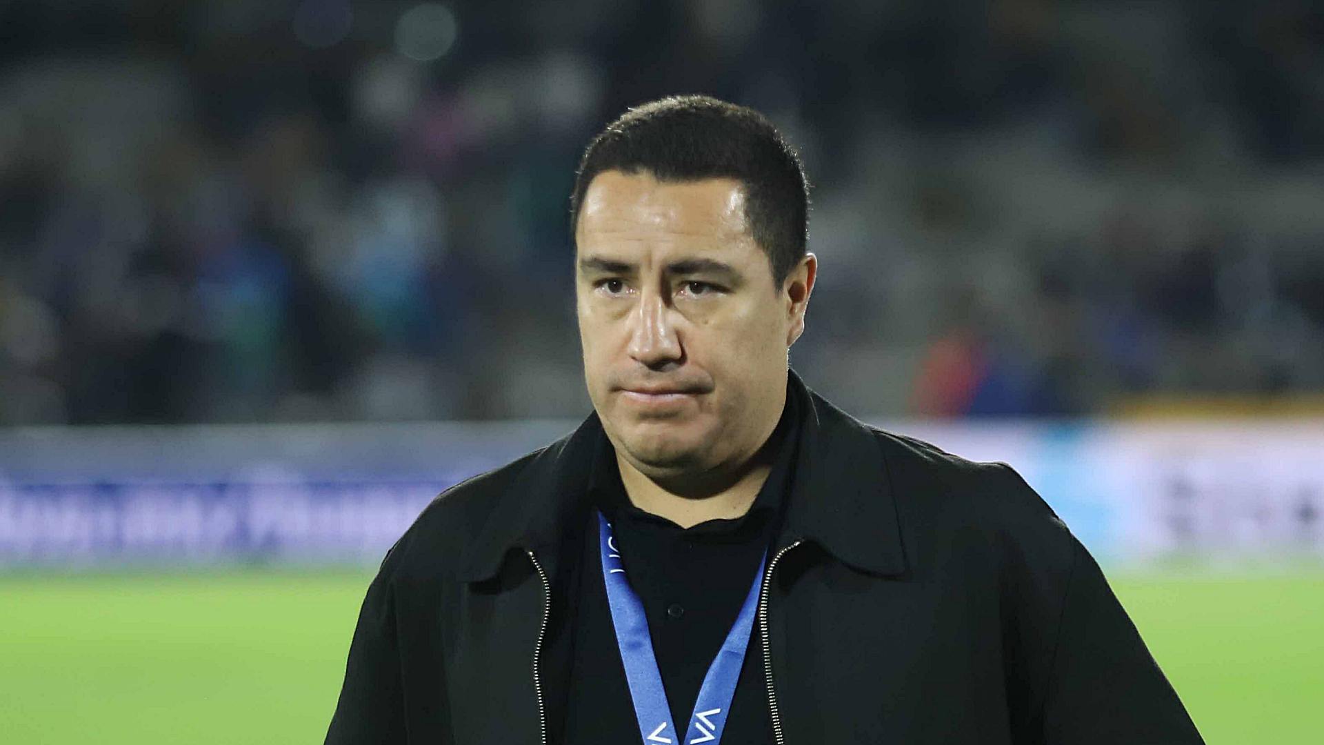 Oficial: Efraín Juárez Deja de Ser Entrenador de Pumas Luego de ...
